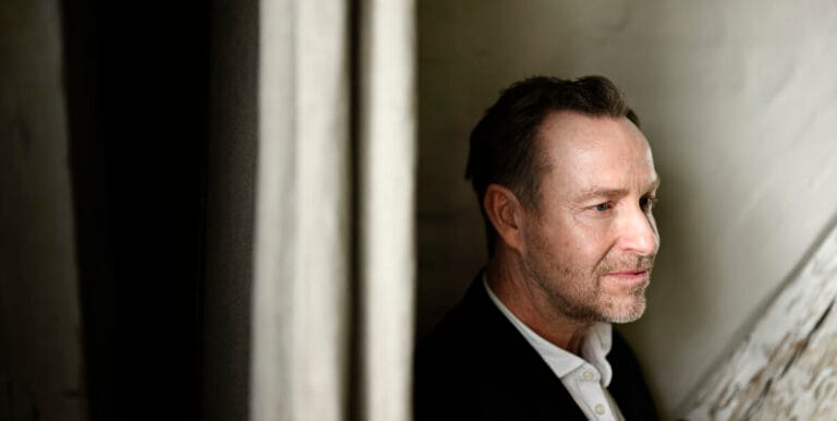 Dramaet fortsætter med Adam Price: Kvindekrisecenter stopper ...