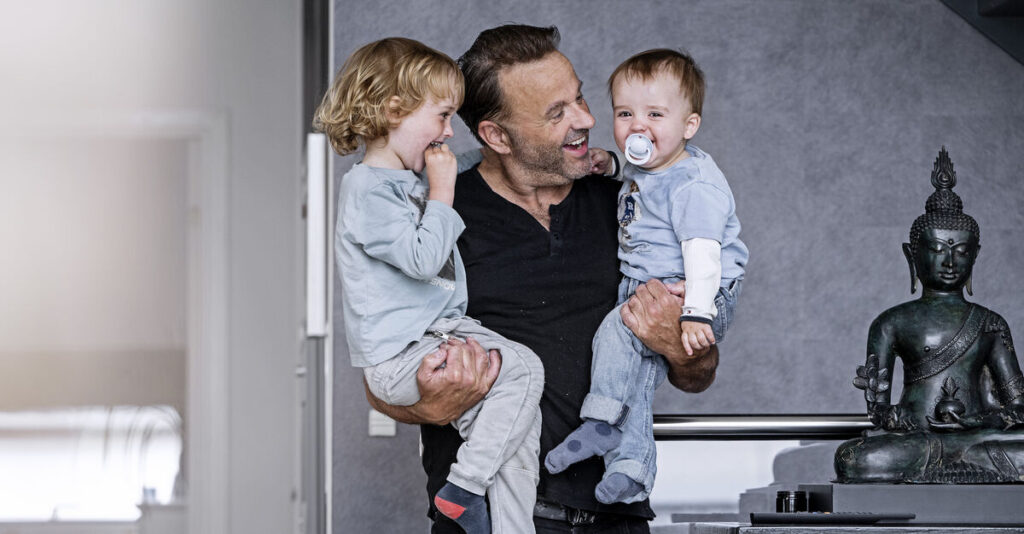 Har undret sig: Dennis Knudsen fandt svaret hos børnenes biologiske mor