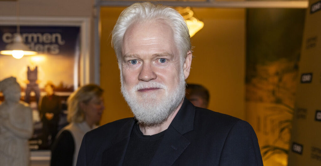 Det ser du ikke på skærmen: Esben Dalgaard bryder sammen under ...